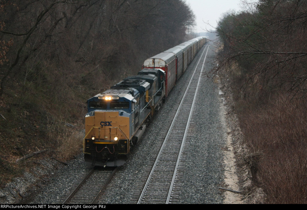 CSX 4841 and train Q217